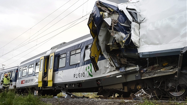 Colisión de dos trenes en Suiza dejó 40 pasajeros heridos - Cooperativa.cl