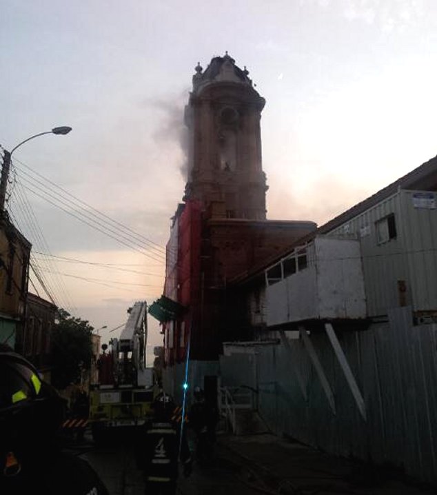 Incendio destruye iglesia en Valparaíso - Cooperativa.cl
