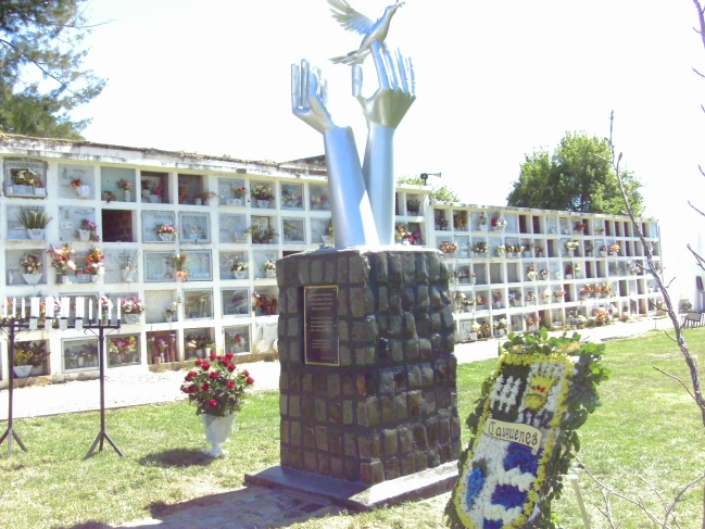 Cauquenes inauguró monolito en memoria de víctimas de la "Caravana de ...