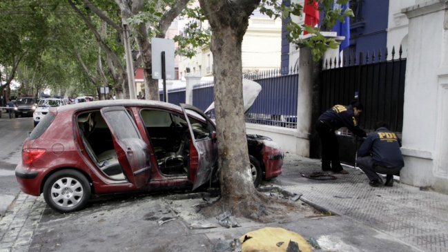 PDI detuvo a cinco jóvenes por ataque a cuartel de Providencia - Cooperativa.cl