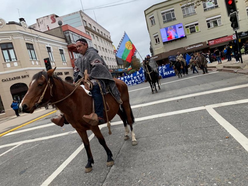 [Fotos] Valdivia: La marcha mapuche exigiendo al Gobierno desistir ...