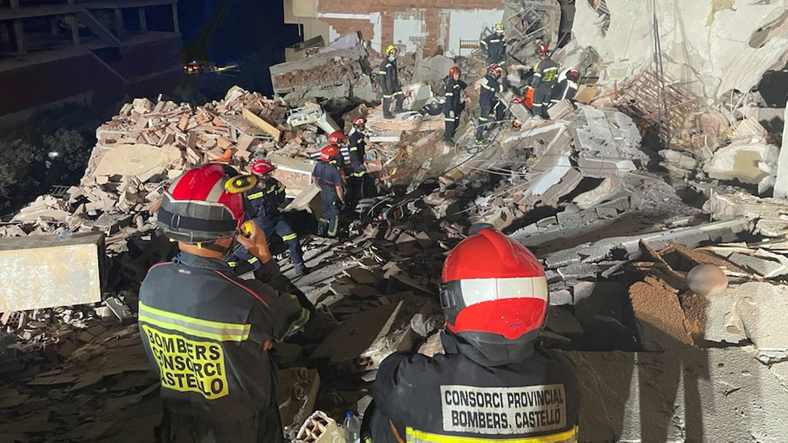 Dos personas atrapadas tras derrumbe de edificio en España - Cooperativa.cl