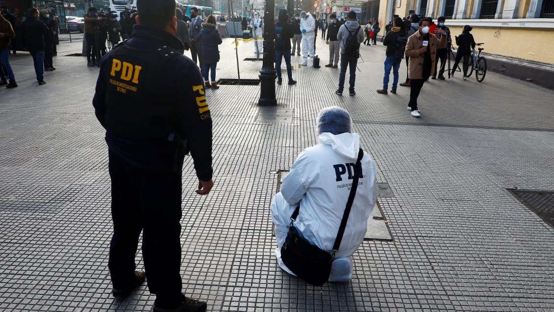 PDI detuvo a menor de edad como segundo sospechoso de apuñalamientos en la Alameda - Cooperativa.cl