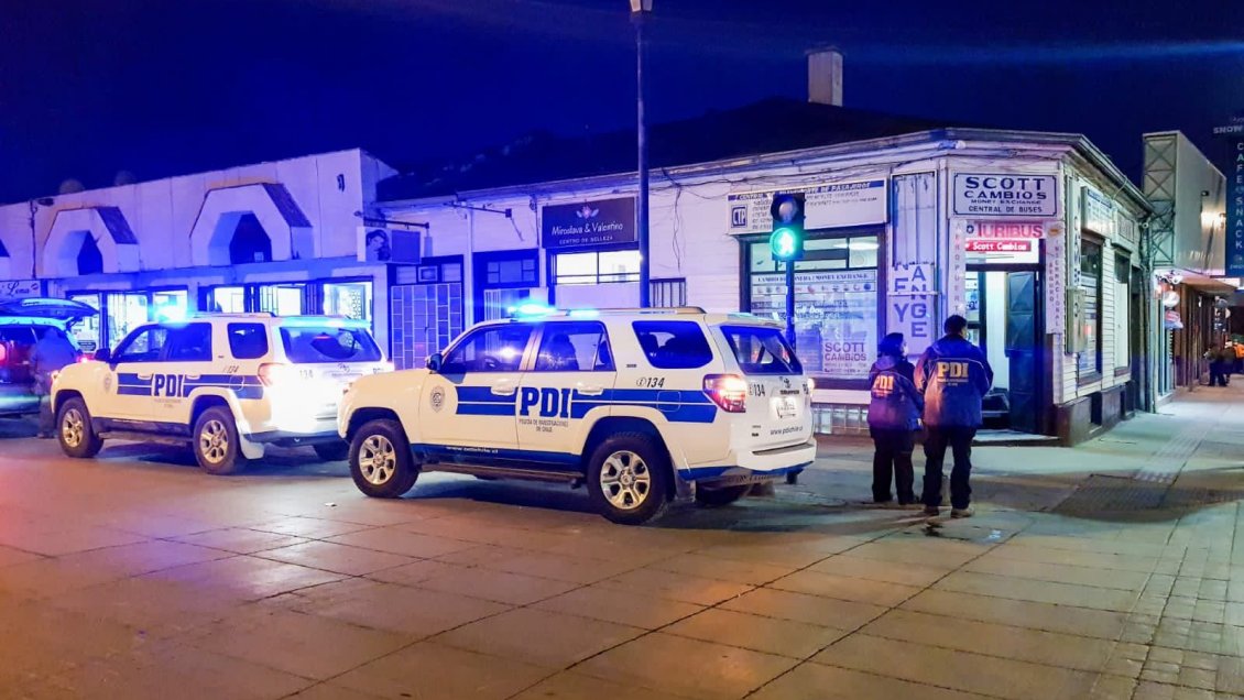 Dos hombres fueron detenidos como sospechosos de robar en casa de cambios en Punta Arenas ...