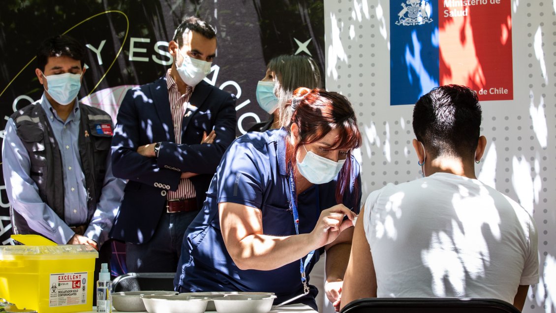 Minsal amplía grupo objetivo de vacunación contra la viruela del mono - Cooperativa.cl