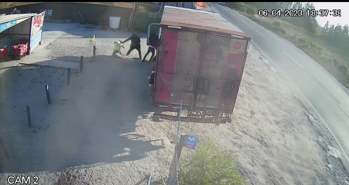 Detienen a sujetos que realizaron violento robo a camión repartidor en Vicuña - Cooperativa.cl
