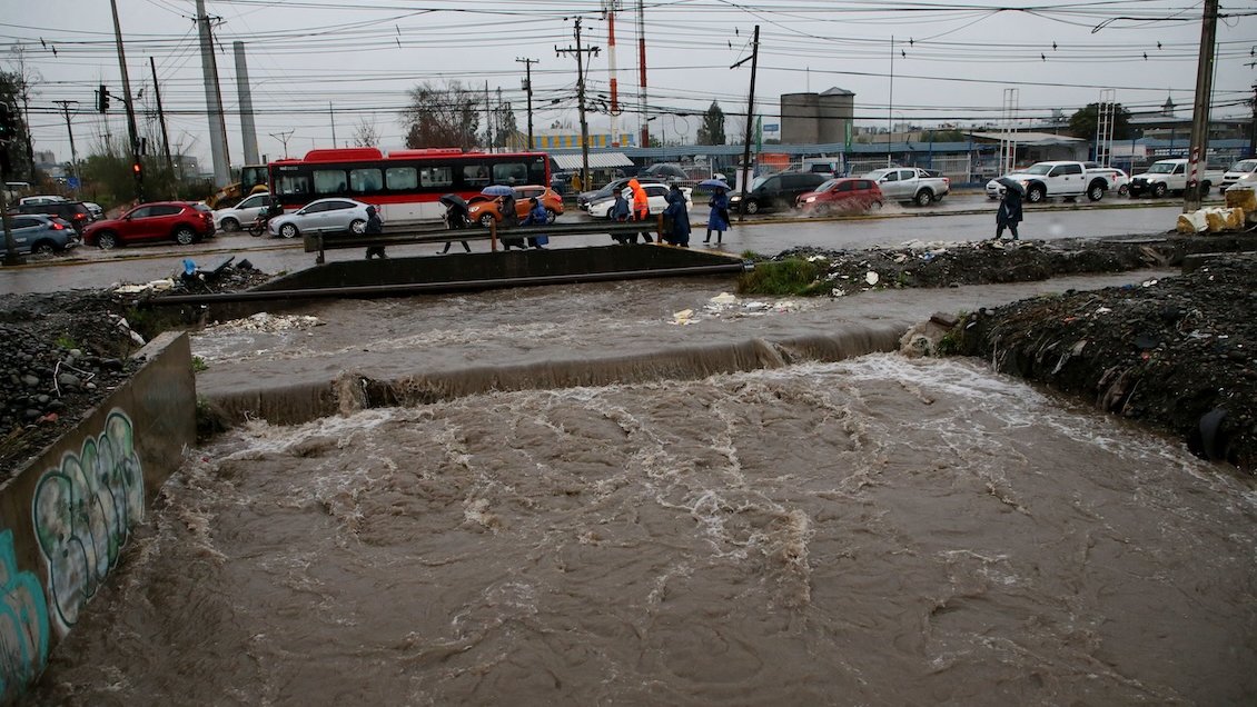 [Fotos] Maipú: Canal Santa Marta está al borde del colapso - Cooperativa.cl