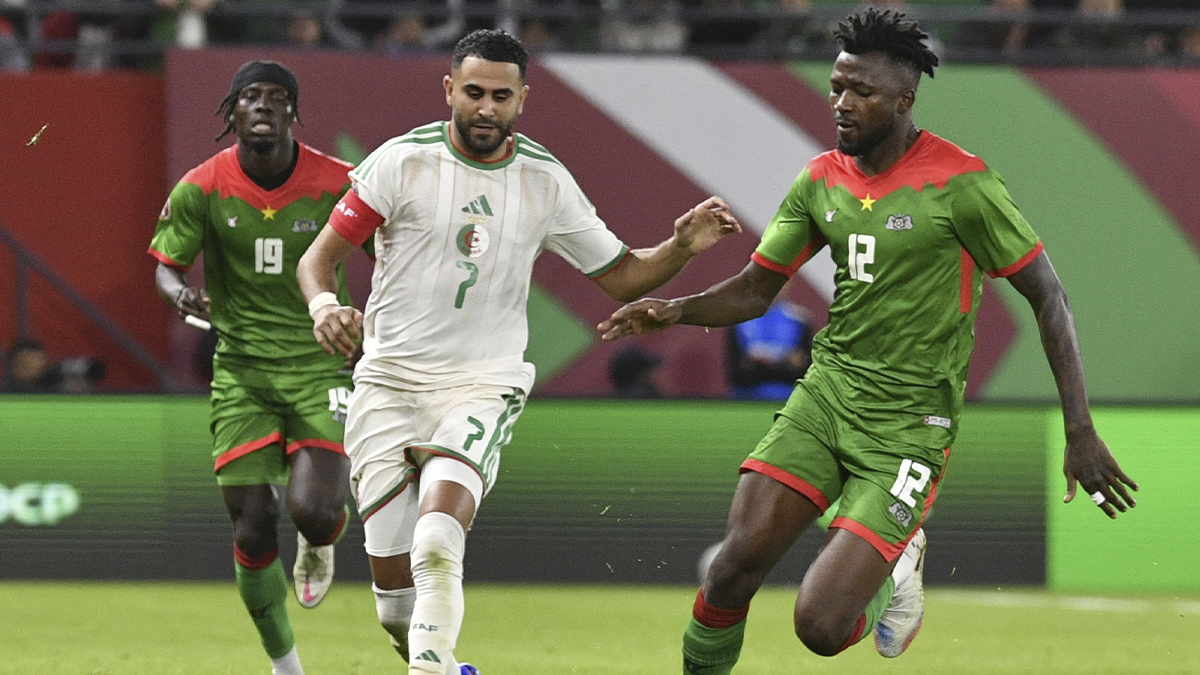 [Video] Mahrez selló la clasificación de Argelia a octavos de la Copa ...