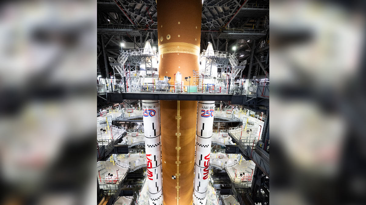 La NASA arranca el montaje de Artemis II para "histórico" lanzamiento ...