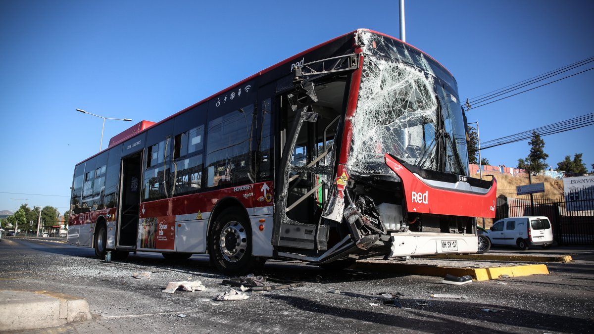 [Fotos] Una docena de heridos dejó choque entre un bus y una micro en ...