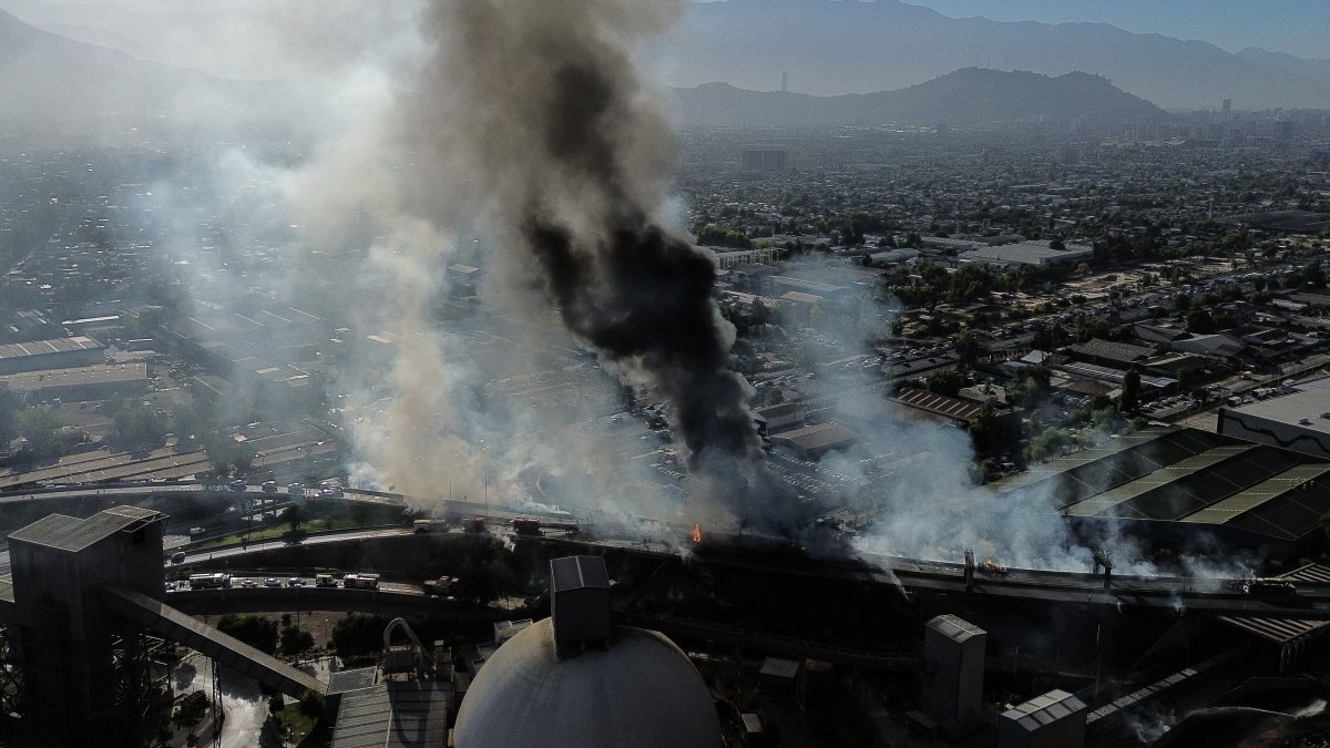 Explosión en Renca genera gran incendio y deja al menos cuatro muertos ...