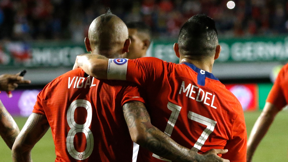 Vidal respondió troleo de Medel: Quedé en la historia con dos autogoles ...